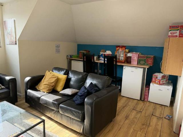 1 bedroom in a house share to rent