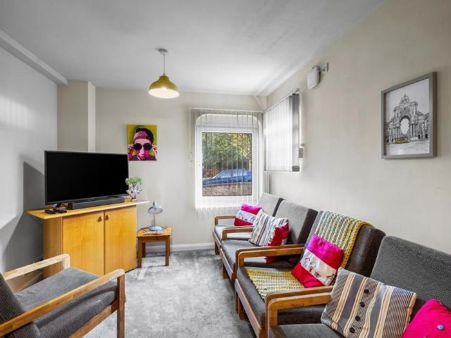 1 bedroom in a house share to rent