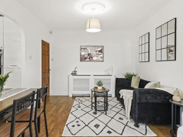 1 bedroom in a house share to rent