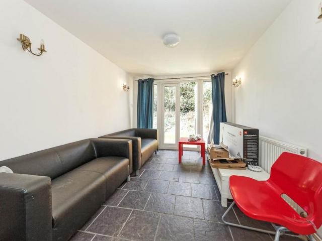 1 bedroom in a house share to rent