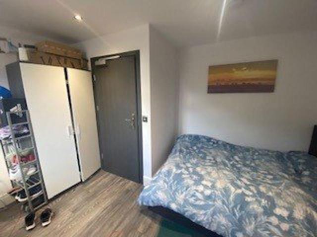 1 bedroom in a house share to rent