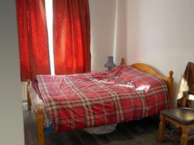 1 bedroom in a house share to rent