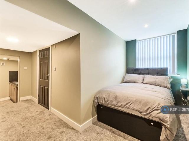 1 bedroom in a house share to rent