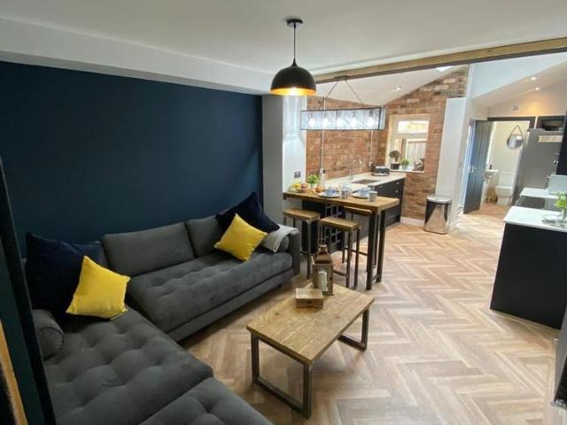 1 bedroom in a house share to rent