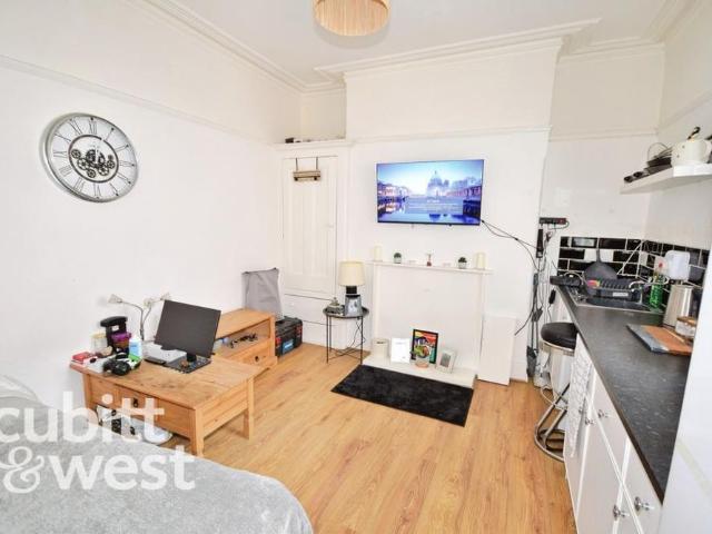 1 bedroom in a house share to rent