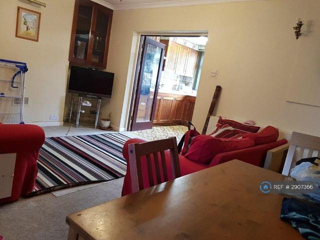 1 bedroom in a house share to rent