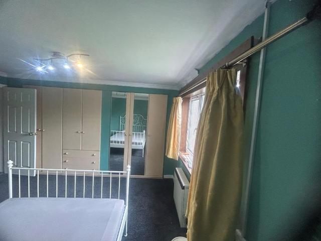 1 bedroom in a house share to rent