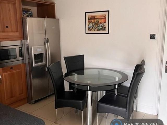1 bedroom in a house share to rent