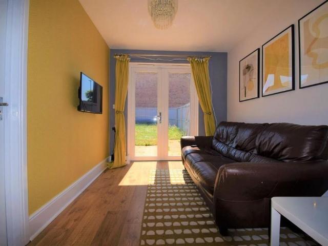 1 bedroom in a house share to rent