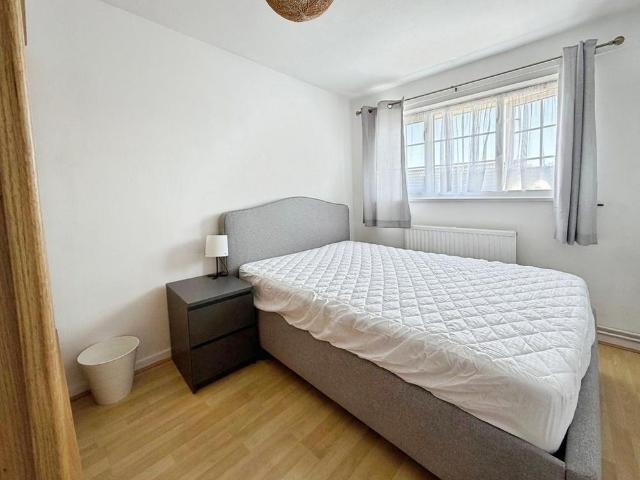 1 bedroom in a house share to rent