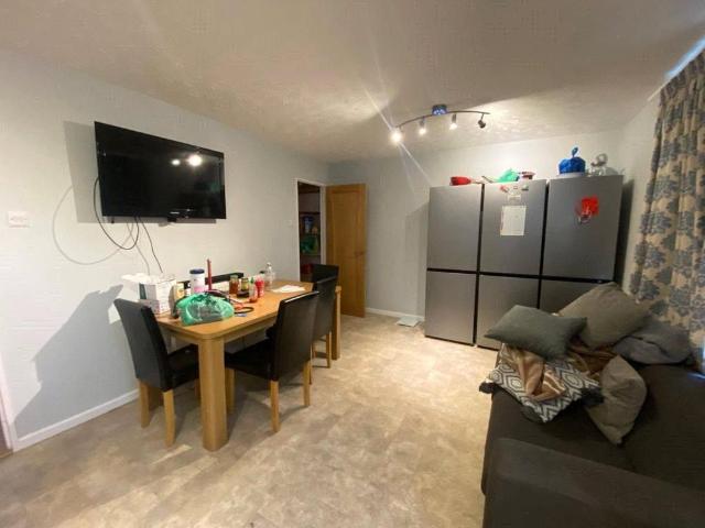 1 bedroom in a house share to rent