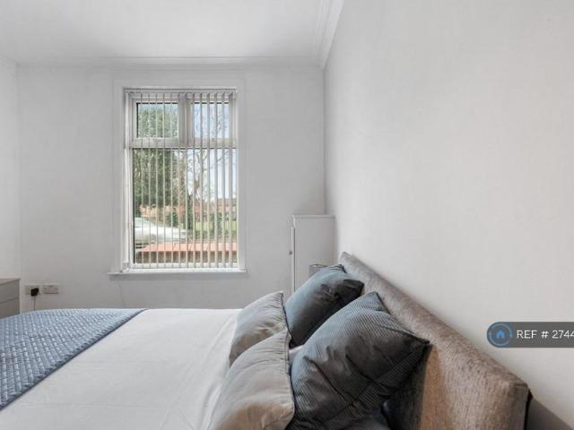 1 bedroom in a house share to rent