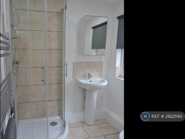 1 bedroom in a house share to rent