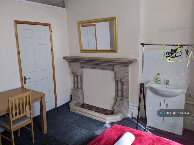 1 bedroom in a house share to rent