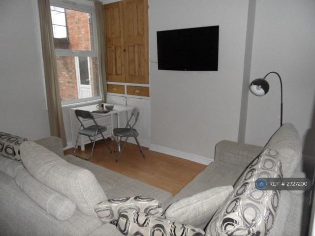 1 bedroom in a house share to rent