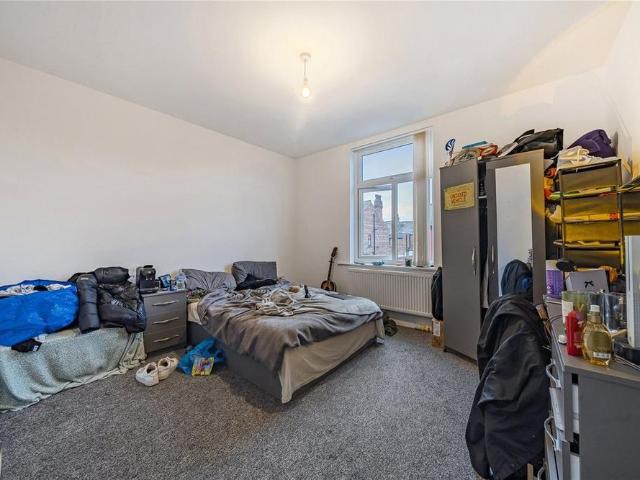 1 bedroom in a house share to rent