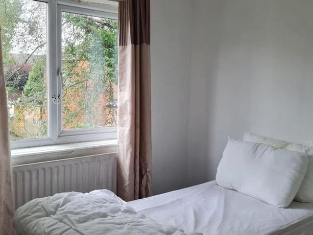 1 bedroom in a house share to rent