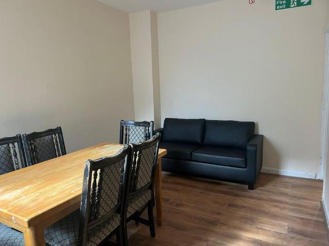 1 bedroom in a house share to rent