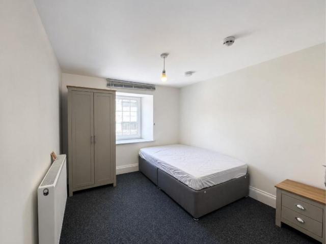 1 bedroom in a house share to rent