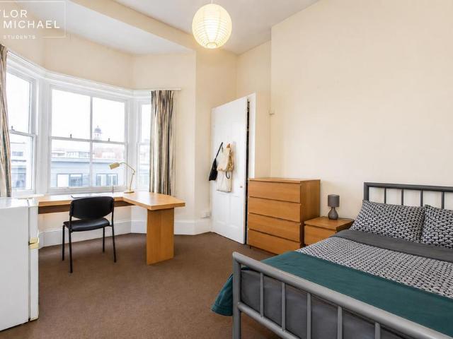 1 bedroom in a house share to rent