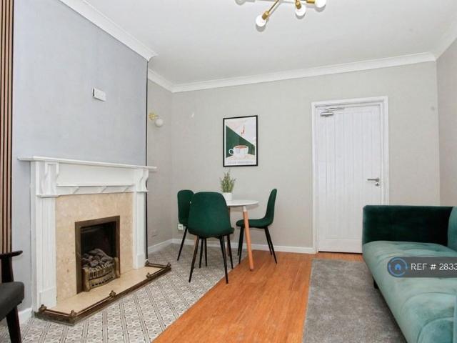 1 bedroom in a house share to rent