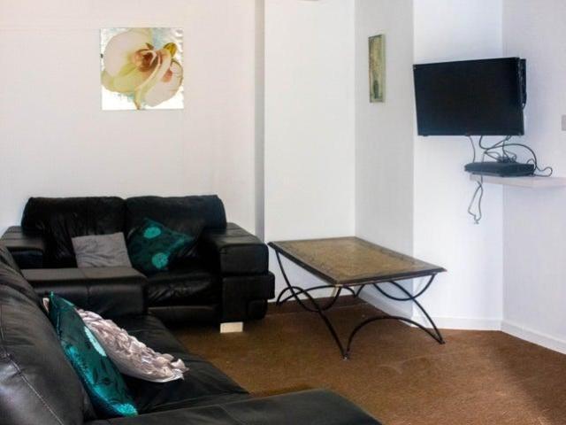 1 bedroom in a house share to rent
