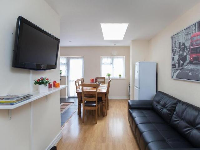 1 bedroom in a house share to rent