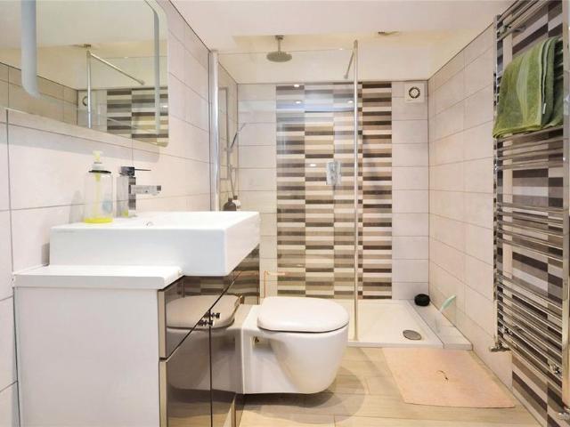 1 bedroom in a house share to rent