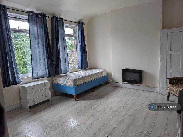 1 bedroom in a house share to rent