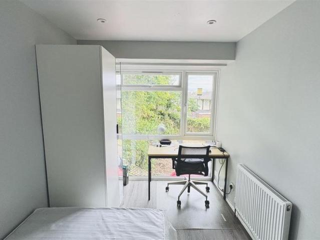 1 bedroom in a house share to rent