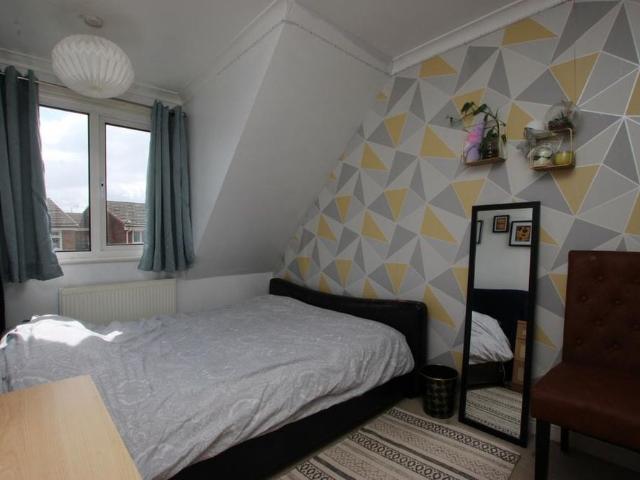 1 bedroom in a house share to rent