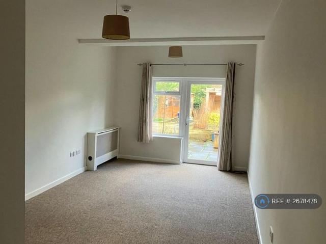1 bedroom in a house share to rent