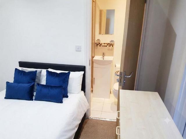 1 bedroom in a house share to rent
