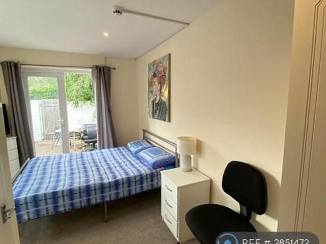 1 bedroom in a house share to rent