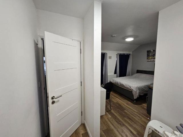 1 bedroom in a house share to rent