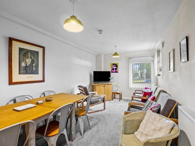 1 bedroom in a house share to rent
