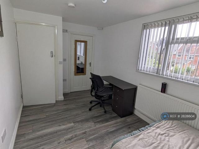 1 bedroom in a house share to rent