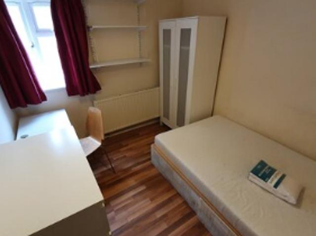 1 bedroom in a house share to rent