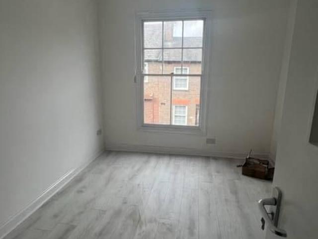 1 bedroom in a house share to rent