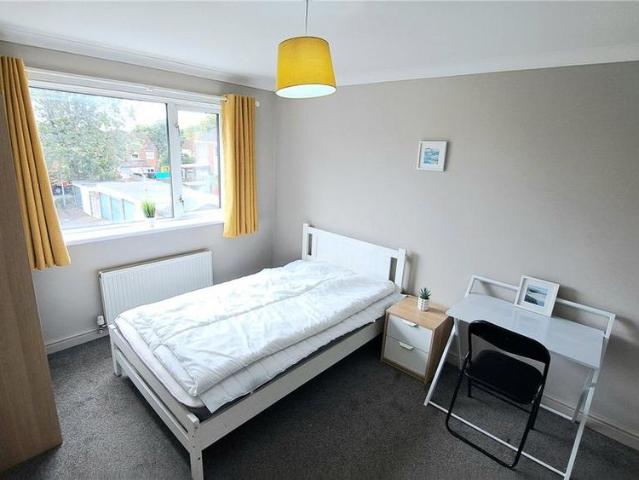 1 bedroom in a house share to rent