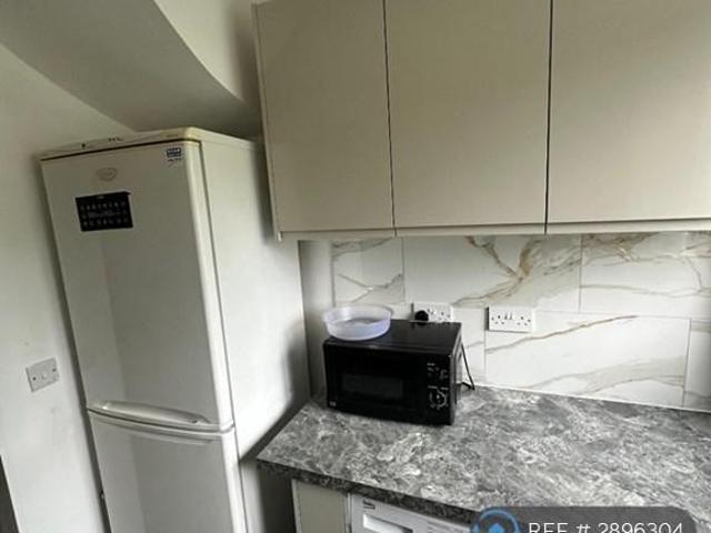 1 bedroom in a house share to rent