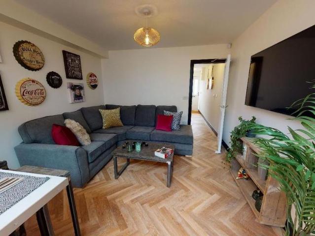 1 bedroom in a house share to rent