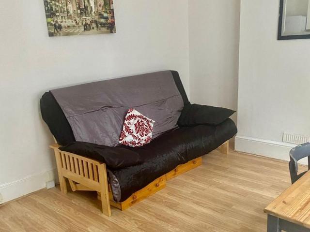 1 bedroom in a house share to rent