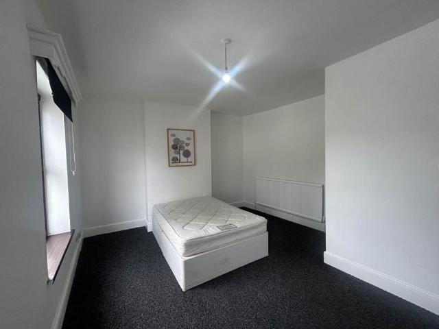 1 bedroom in a house share to rent