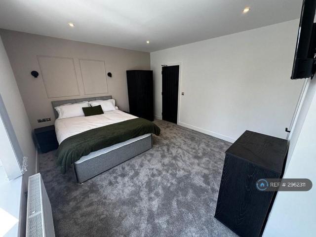 1 bedroom in a house share to rent