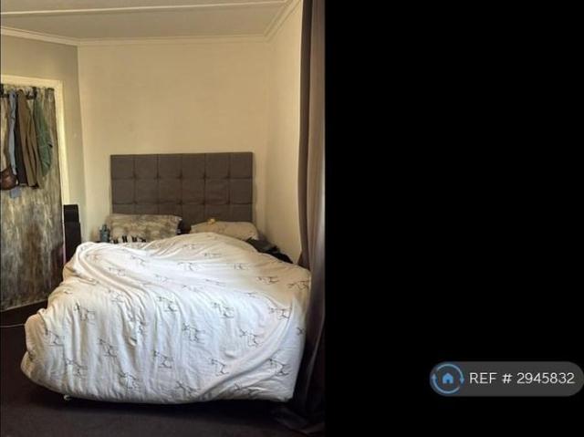 1 bedroom in a house share to rent