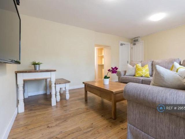 1 bedroom in a house share to rent