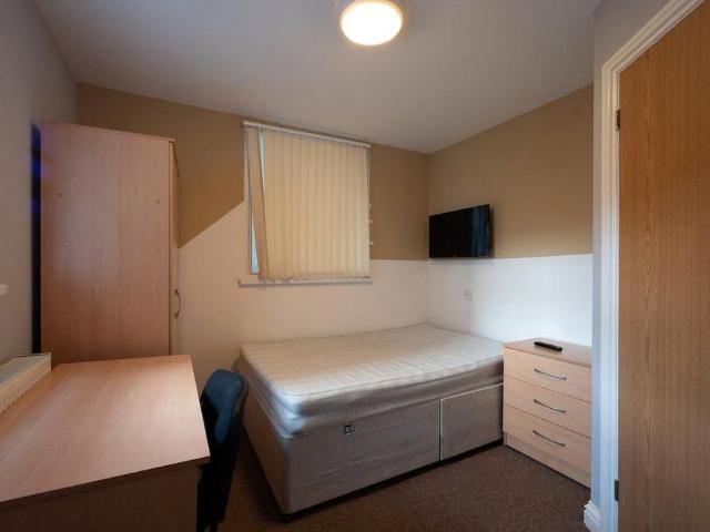 1 bedroom in a house share to rent