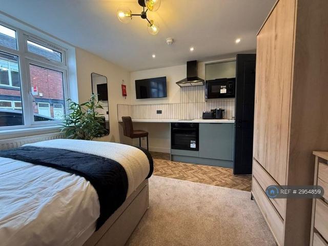 1 bedroom in a house share to rent