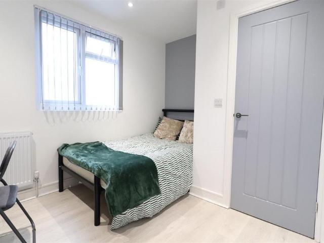 1 bedroom in a house share to rent